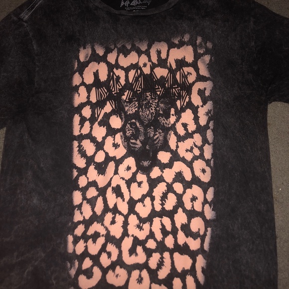 Def Leppard | Tops | Def Leppard Graphic Tshirt | Poshmark